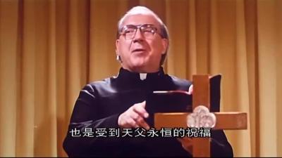 小玉和钱包假结婚成功,两人一起去申请美国绿卡