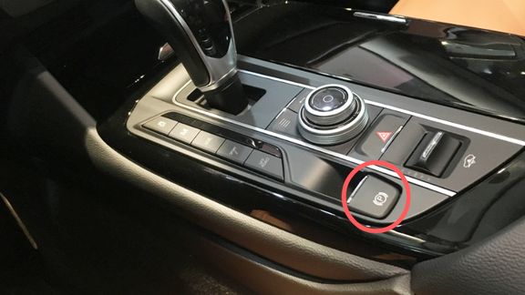 假如自动挡刹车失灵,到底能不能拉起电子手刹?看完总算明白了