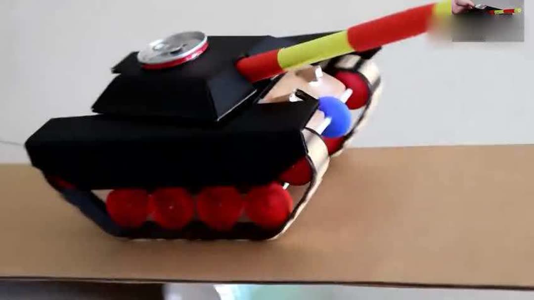 利用硬纸皮易拉罐手工DIY制作坦克车遥控玩具车