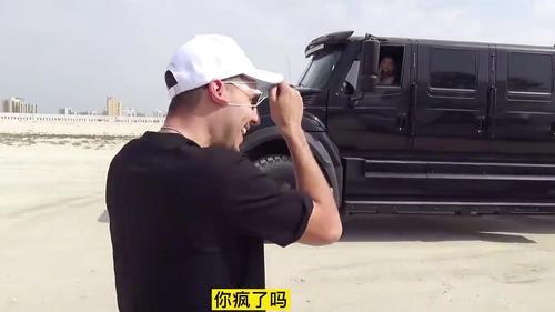 你绝对没见过的,全世界最大的皮卡车,跟坦克一样大