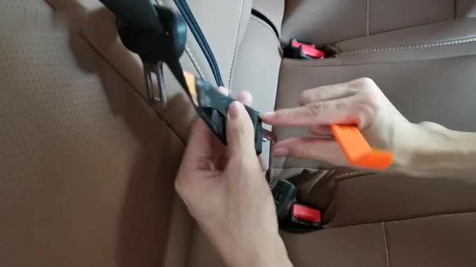 取后排安全带方法