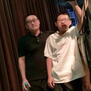 初朔老爸玩儿进球 