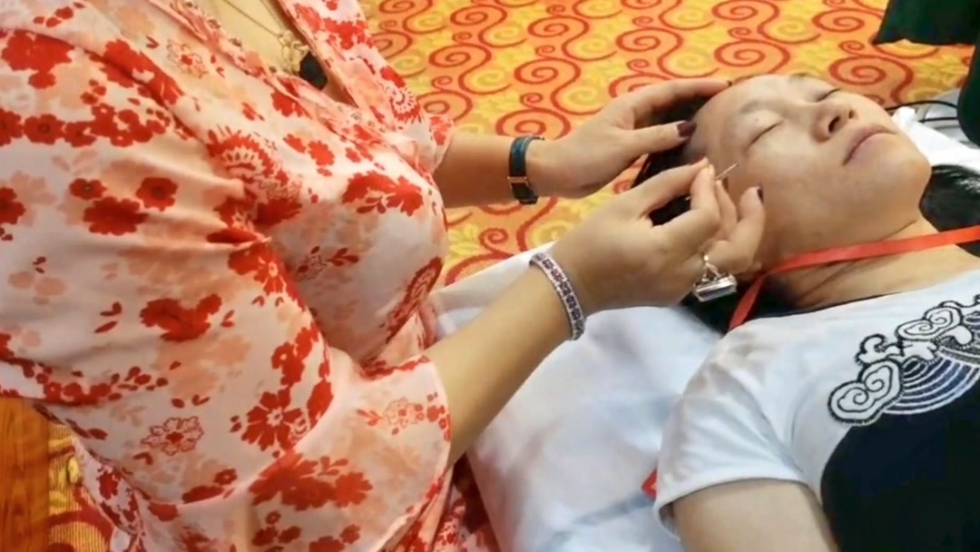 想拥有自然的卧蚕吗?爱美的朋友看过来,汉传针雕手法!