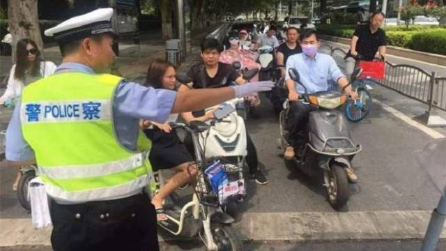 电动车车主注意!罚款制度实行,交警:有违规的直接罚款扣车