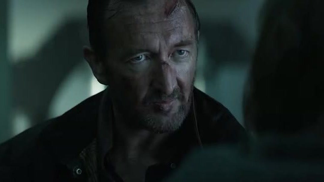 劫匪威逼管理员打开了金库,见到了六亿美金