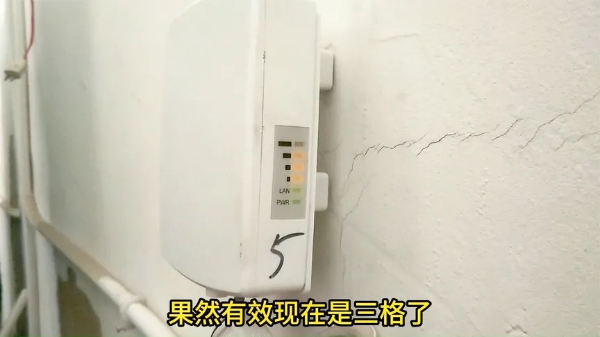 电梯监控画面时有时无,把一个设备移动5公分就好了