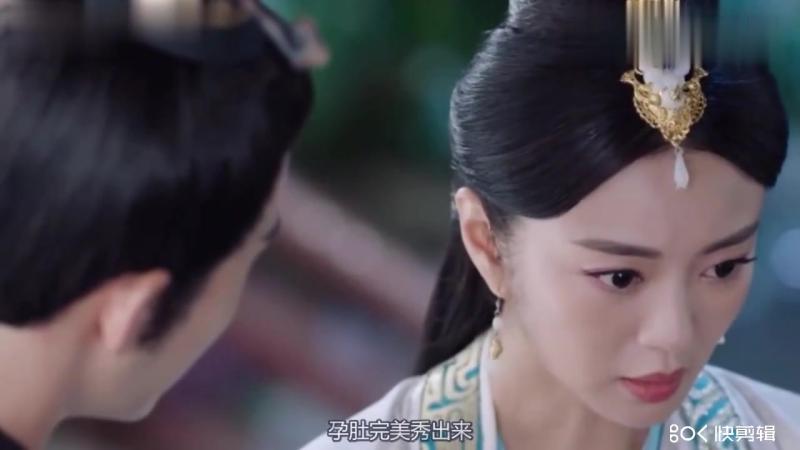 准妈妈安以轩拍摄写真,孕肚大而圆润,腿上却没长一点肉