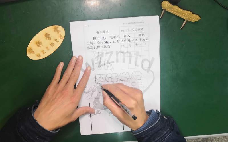 电工不会这必备PLC程序设计,就不算入门PLC,电动机点动控制设计