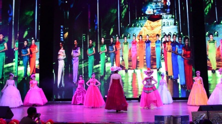 《金色晚礼》模特表演