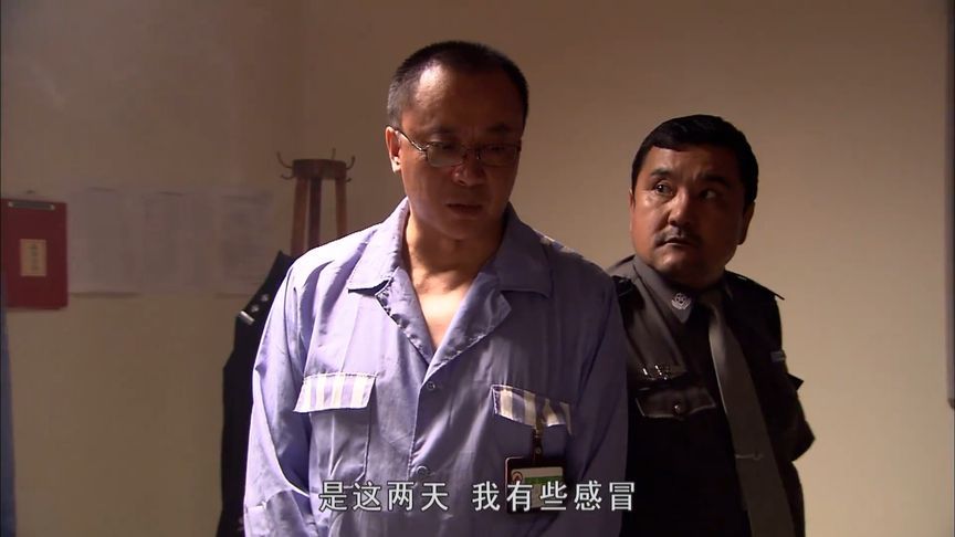 大漠:犯人没完成任务,借口是生病,狱警一眼看穿