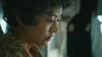 釜山行:丧尸越来越多,坏大叔不顾别人死活命令列车长开车