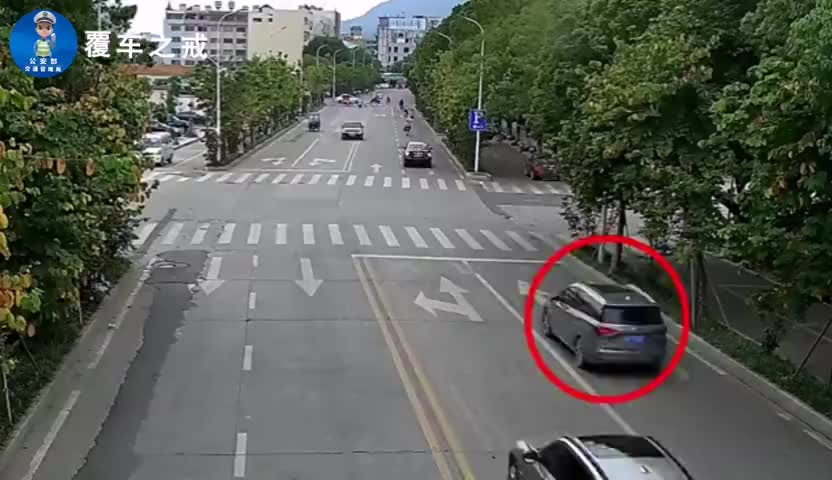 幸好系了安全带!(公安部交通管理局)