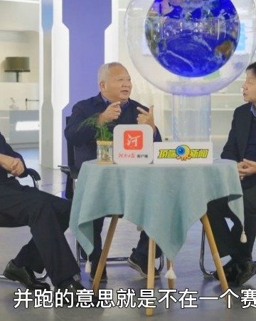 【河南日报总编有约开启嵩山论剑】当前,全省上下深入贯彻党的十九...