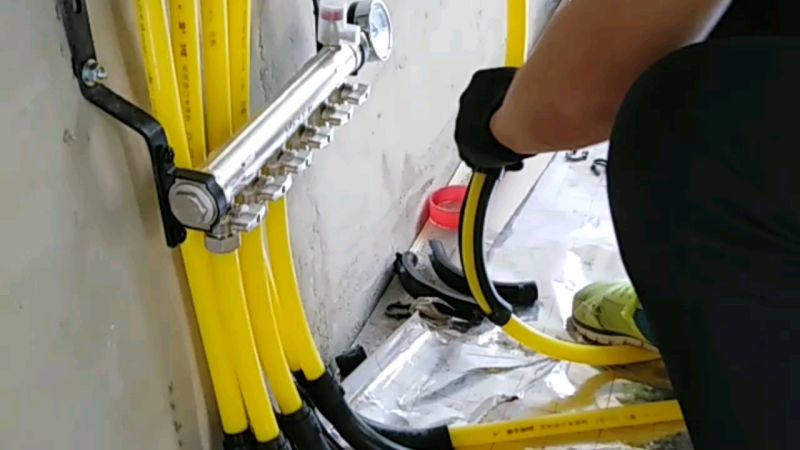 地暖分水器怎么接