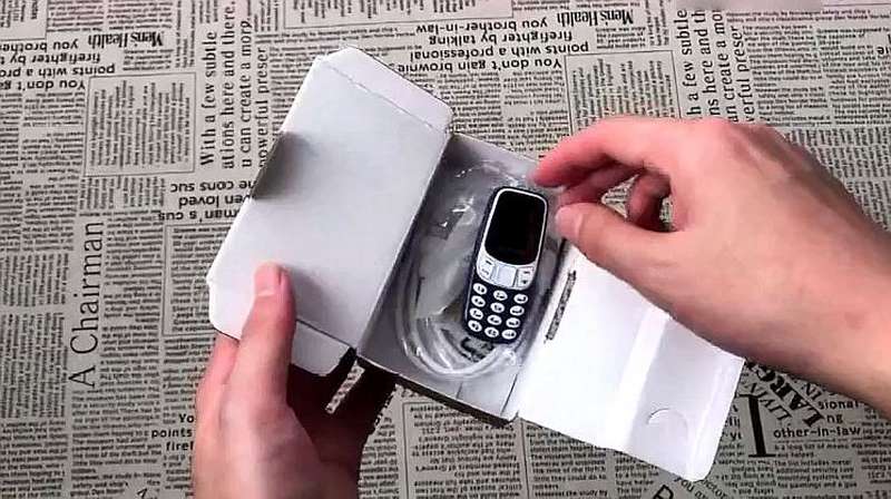 19块买了台小拇指大的手机,开机那一刻,也是很酷的