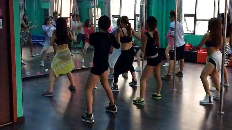 钢管舞基本功上课视频，感兴趣的朋友可以来学习一下