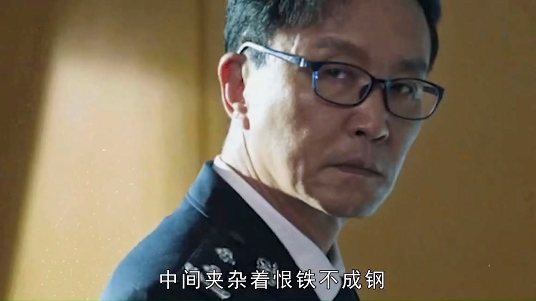 《破冰行动》收官演员演技排行,他一个眼神就甩了小鲜肉半个地球