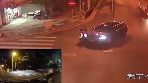 男子骑电动车两个月被撞18次