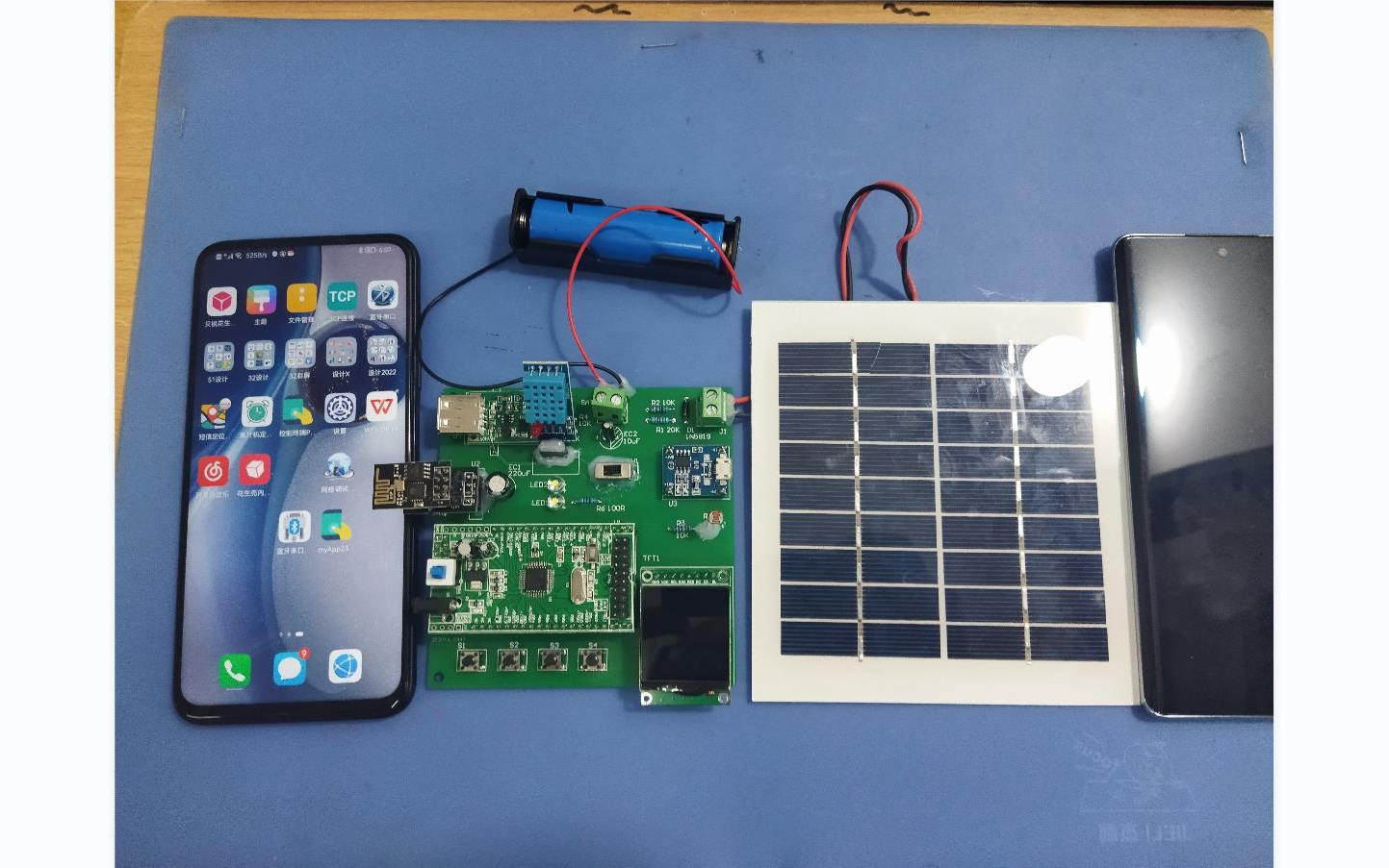 基于STM32单片机的智能花生壳云平台太阳能路灯锂电池充电电量检测...