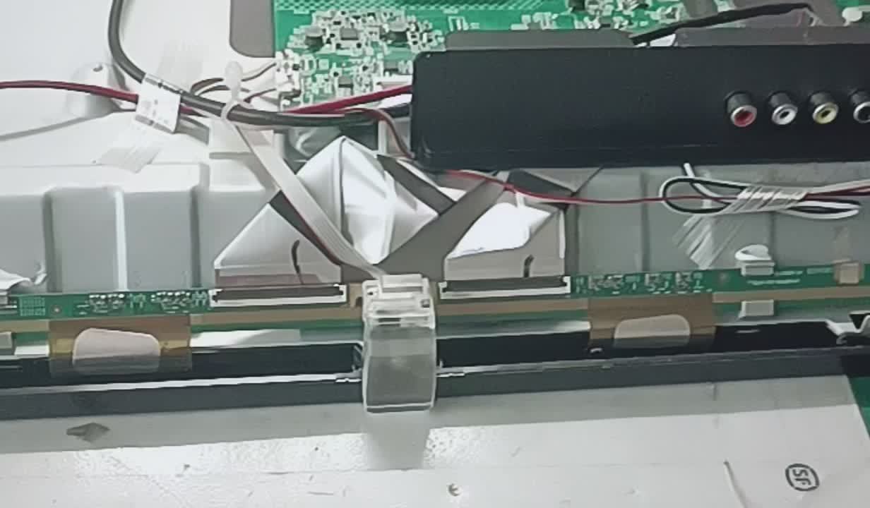 这个无线网接收器在这里,要是损坏的话,就会造成不连接网络