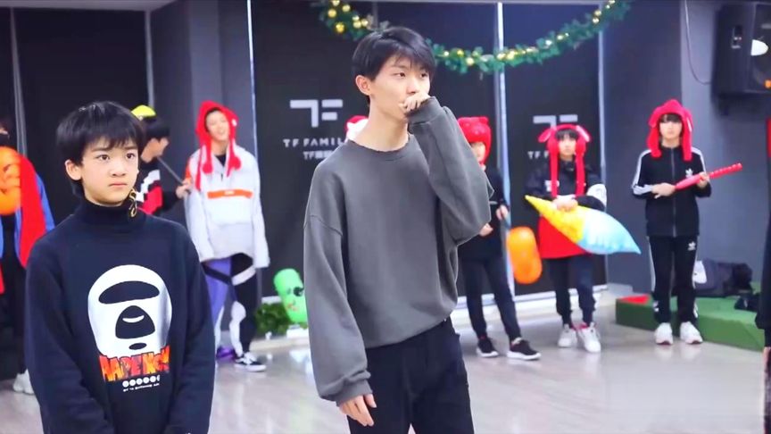 TF家族二代对工作人员大打出手,“团霸”一声令下,粉丝:你惨了