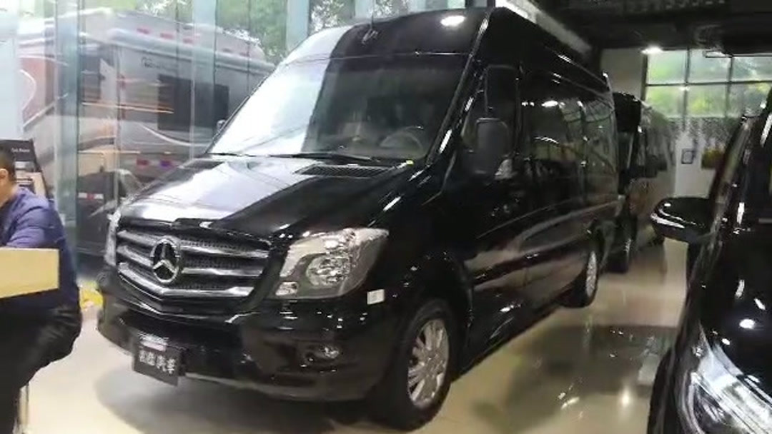 丰田的埃尔法跟2019款奔驰斯宾特房车隐藏9座的 你会选择哪个