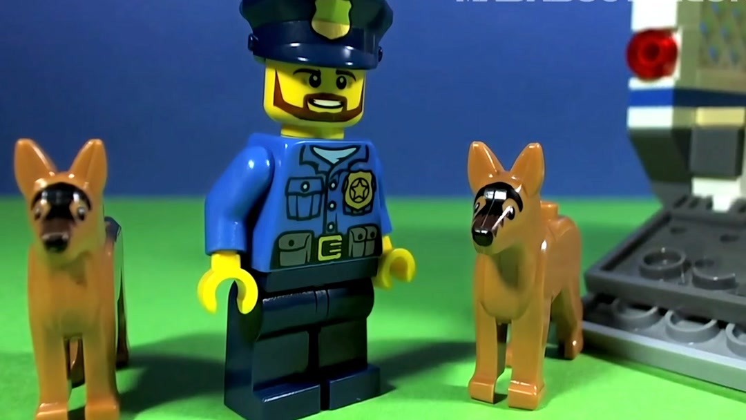 乐高定格动画:乐高人警察带着警犬出动啦!