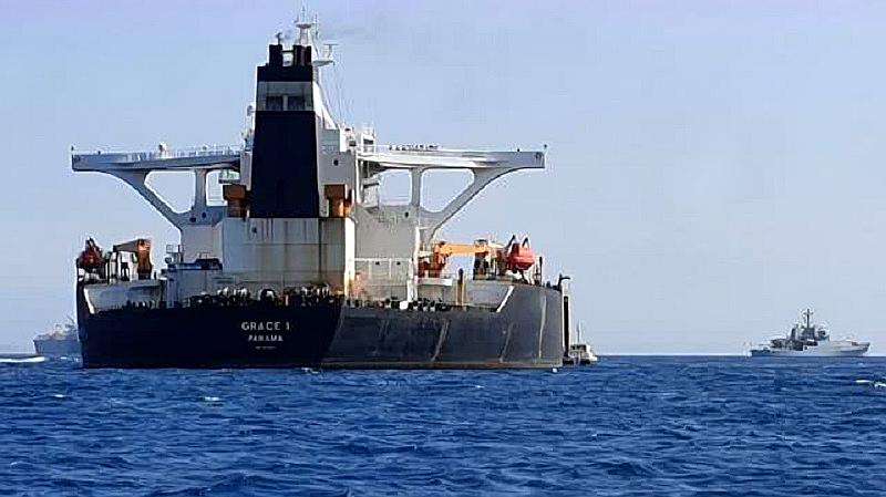 英海军扣押伊朗30万吨油轮,行动显然早有预谋,伊要求解释原因