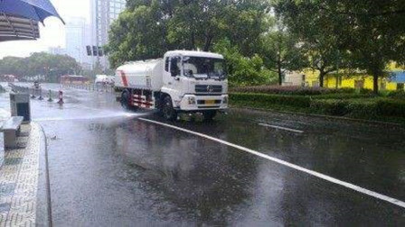 为什么在下雨天,洒水车依然要在马路上洒水?不会浪费水吗?