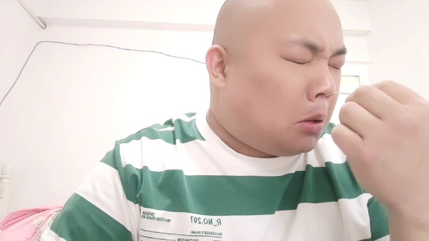 在家做抗原检测 过程太上头 眼泪都出来了 不过结果还是好的
