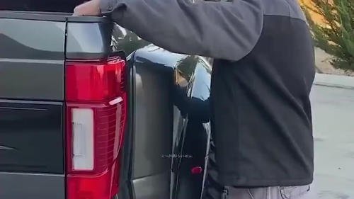 这样的猛禽才叫皮卡猛禽,别的在它面前都是小样的,厉害了!