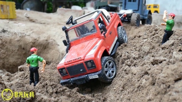 小孩玩具汽车模型,山地车和越野车拔河比赛,最后谁赢了