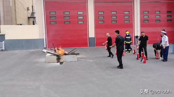 正确使用灭火器可以有效扑灭初起火灾!