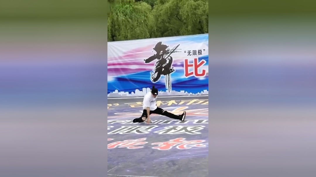 @HUI-Y1(O109907953) 老师的曳舞solo秀曳步舞和曳步广场舞差别很...