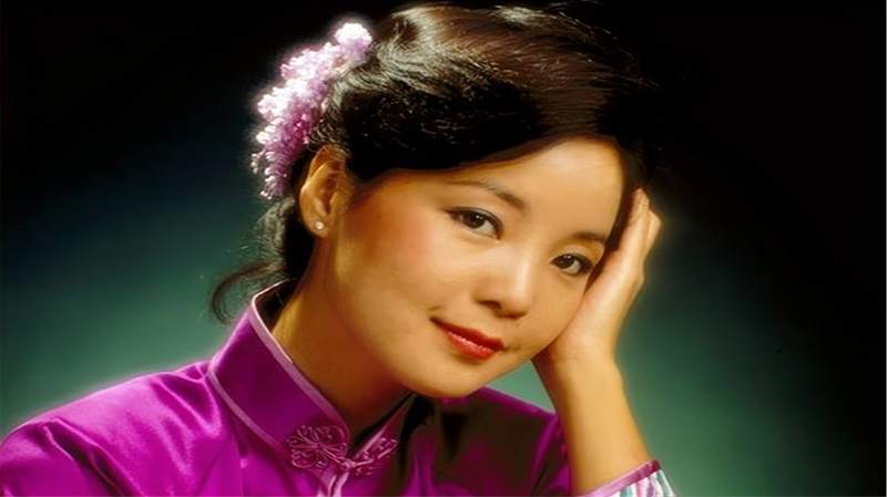 邓丽君一改往日甜美形象,模仿迈克杰克逊《Beat it》简直太燃了