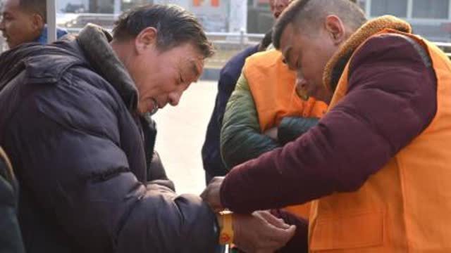 家里老人再也不怕走丢了,微信安心手环免费申领,好多人还不知道