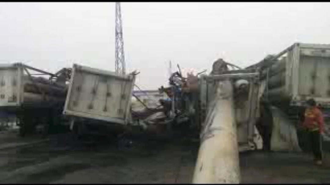 山东东营河口金泰加气站内疑似爆炸起火(图)