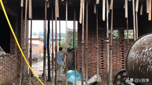 老家房子现浇好了,就是少仨窗户,老公不敢让我回老家,怕我嘟噜