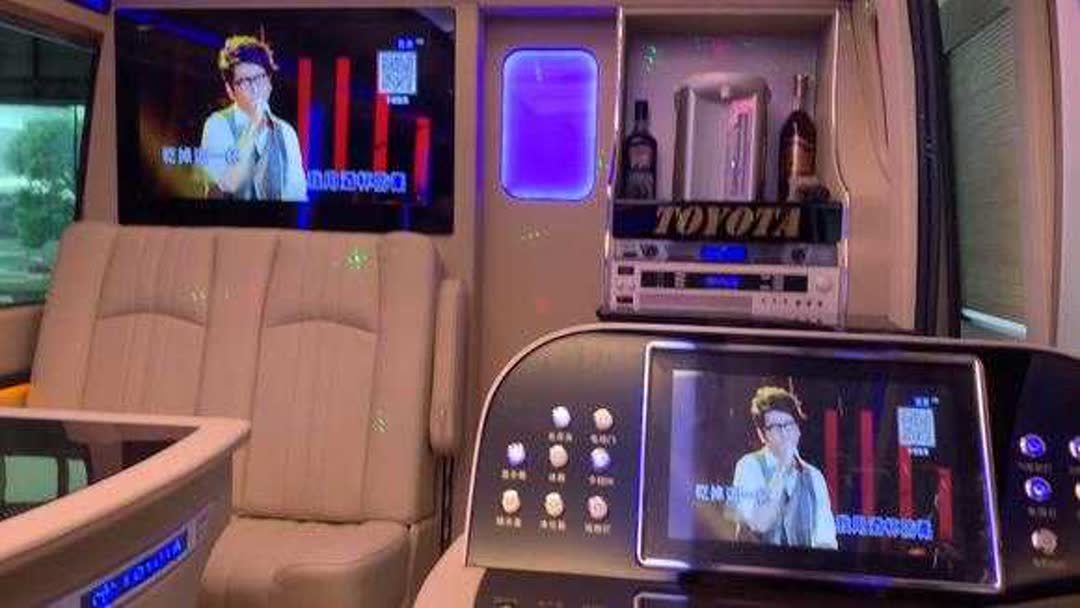 丰田考斯特商务车全隔断电动