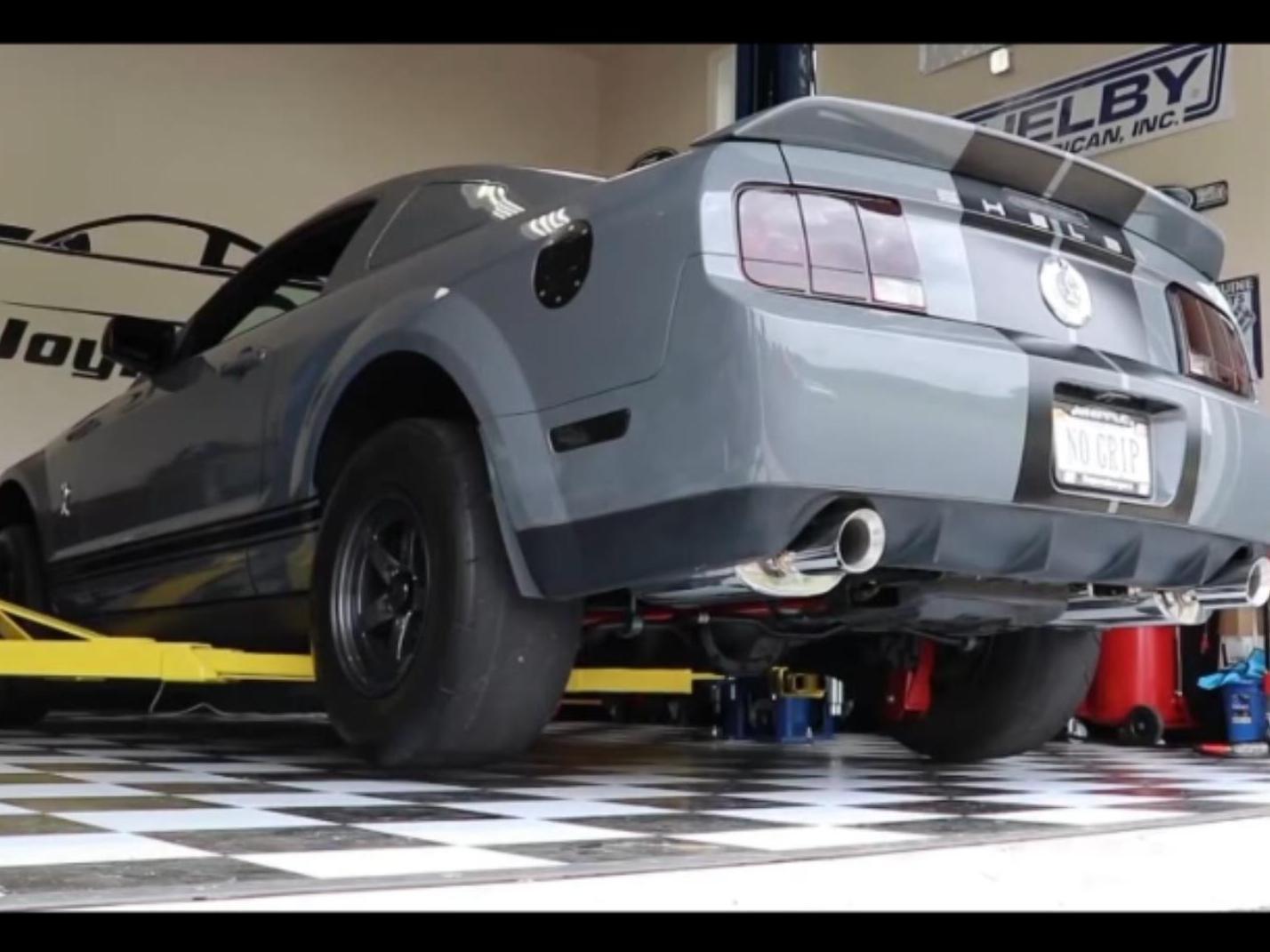 老外改装手机操控音浪的排气管,1秒跑车1秒家轿,汽车黑科技?