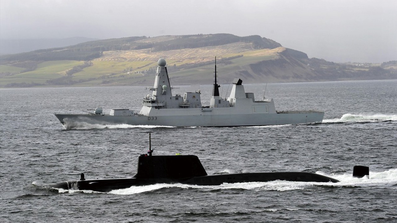 真要动手?英军出动最先进核潜艇 直扑伊朗海域
