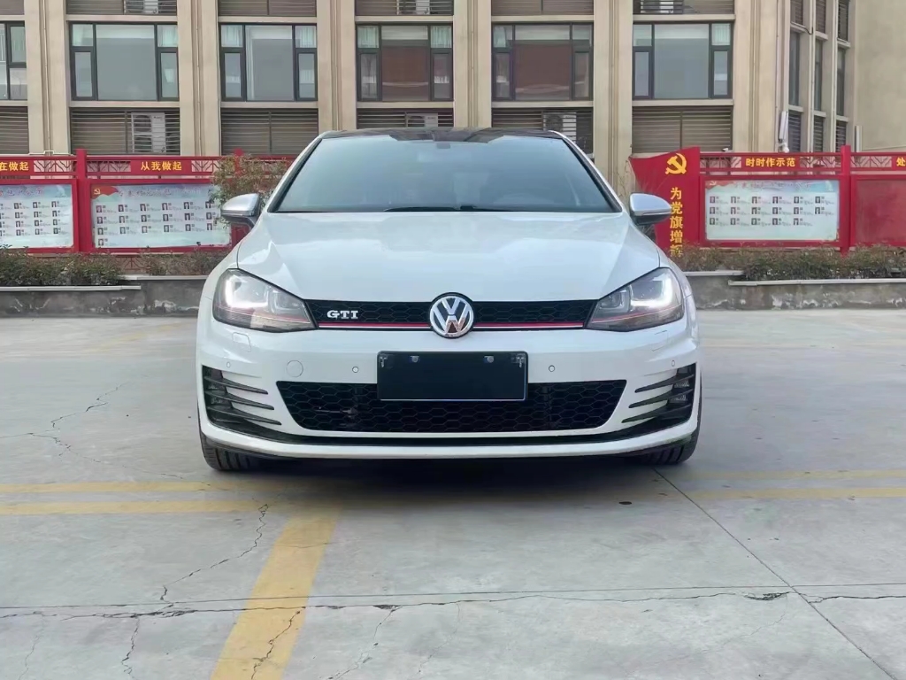 2016年大众高尔夫GTI 2.0T提速小飞机 换挡拨片 运动座椅 座椅加热 ...