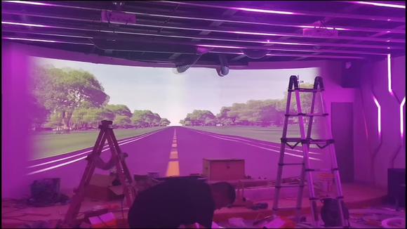 动感单车房—全息投影调试中。