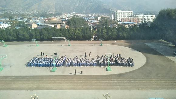 现在学生比以前少多了,你们学校呢?