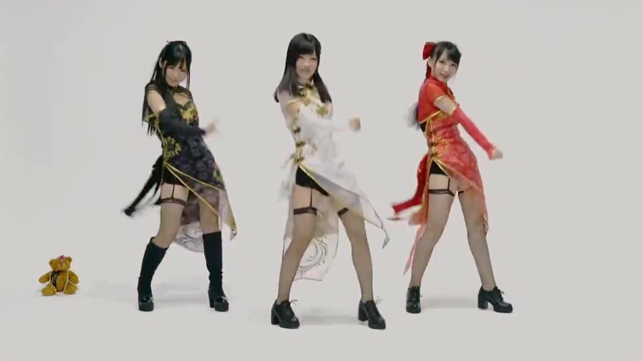 《极乐净土》这段舞蹈真是经典中的经典,三位美女你比较看好谁!