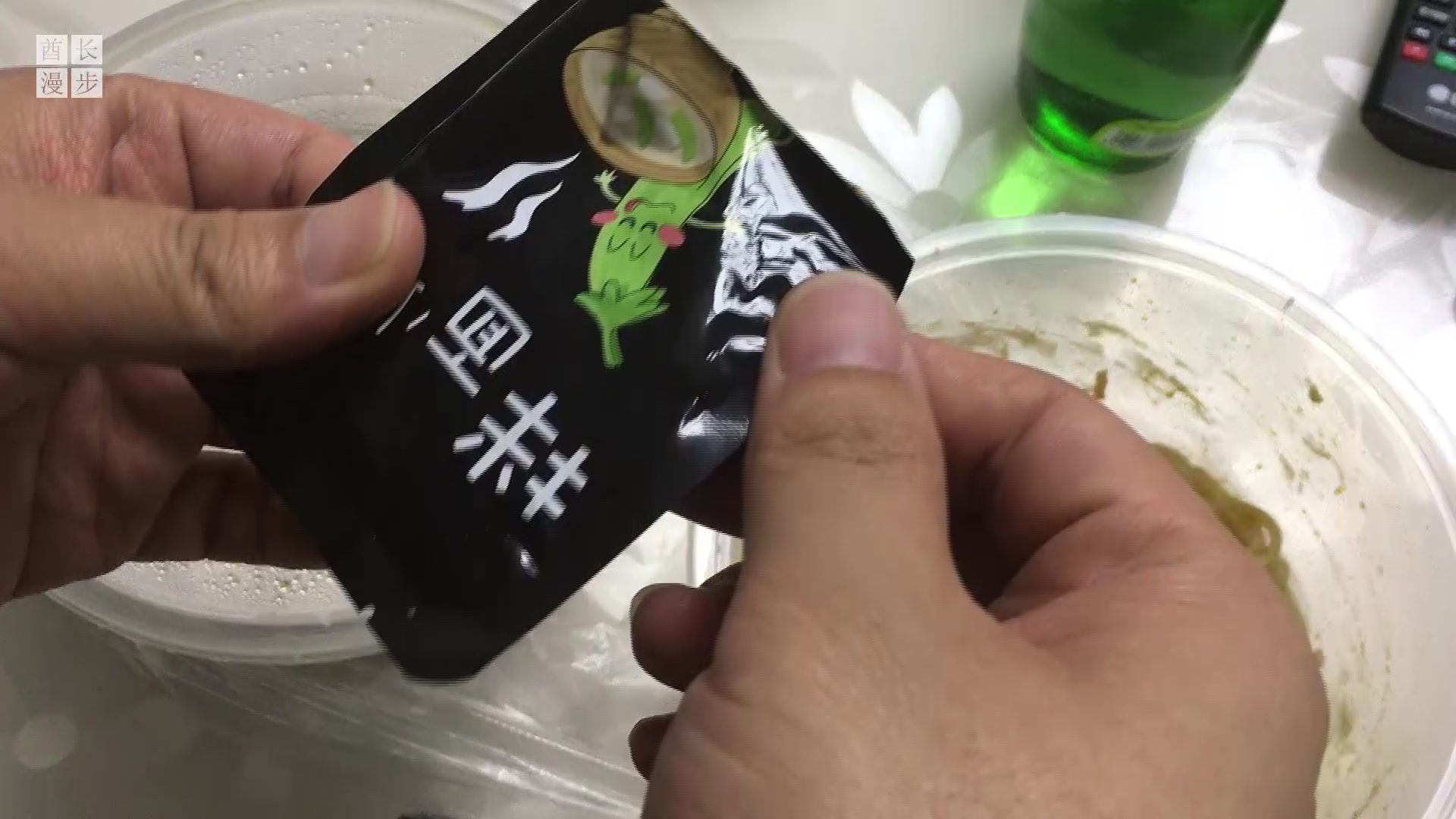...是为什么… 和牛肉板面一共15元,有一点点犹豫还是吃了 职业VAN家