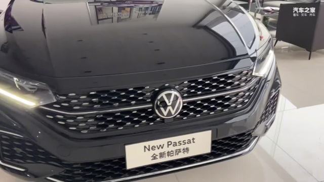 2022款大众帕萨特330TSI星空精英版实拍,全新的前脸和尾灯真漂亮