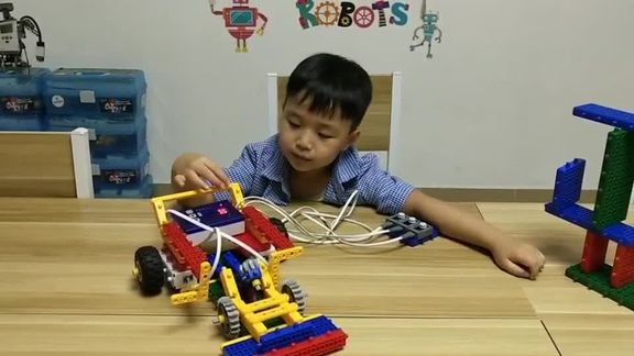 编程机器人课程 私教小学员…