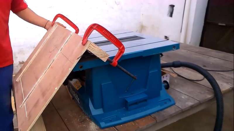 这个外国小哥要火了,自制桌锯全木质桌面,还是很实用的