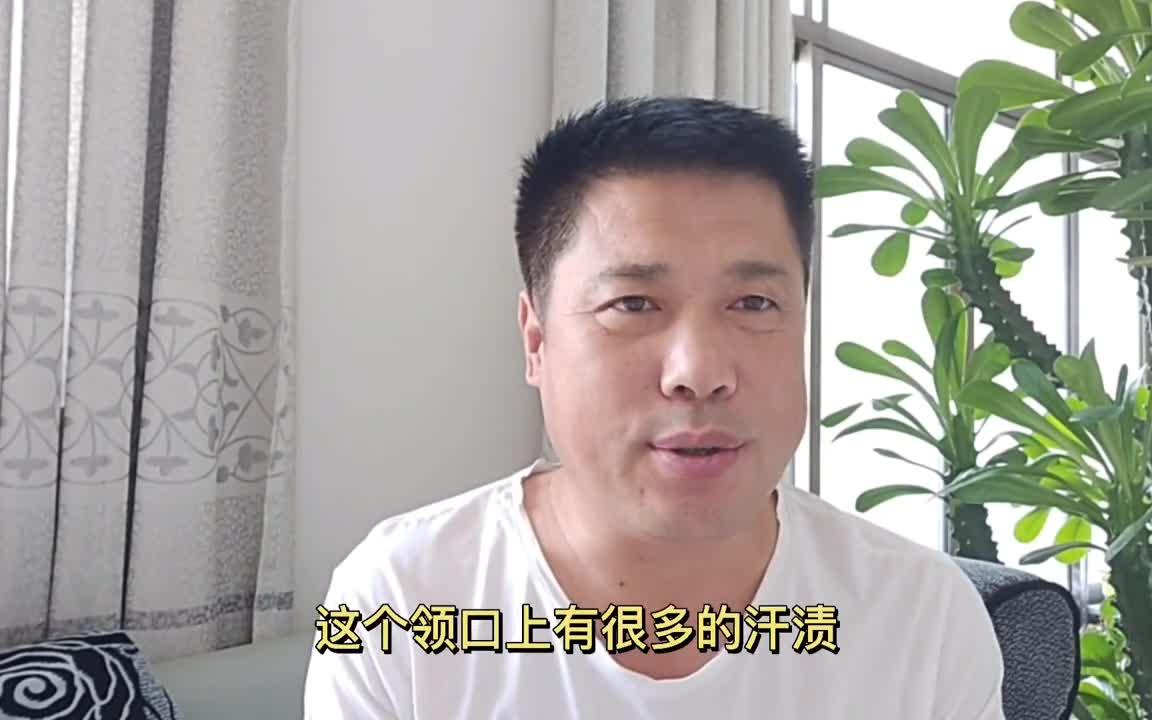 如何把白色衣服上的汗渍,油渍,污渍清洗干净,这个方法很简单